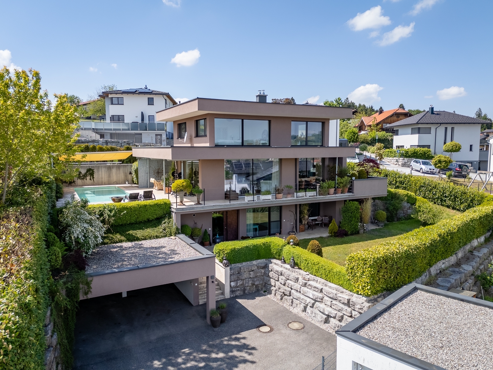 OBERTRUM AM SEE | Design. Pool. Ruhe. Weitblick. - immo.sn.at